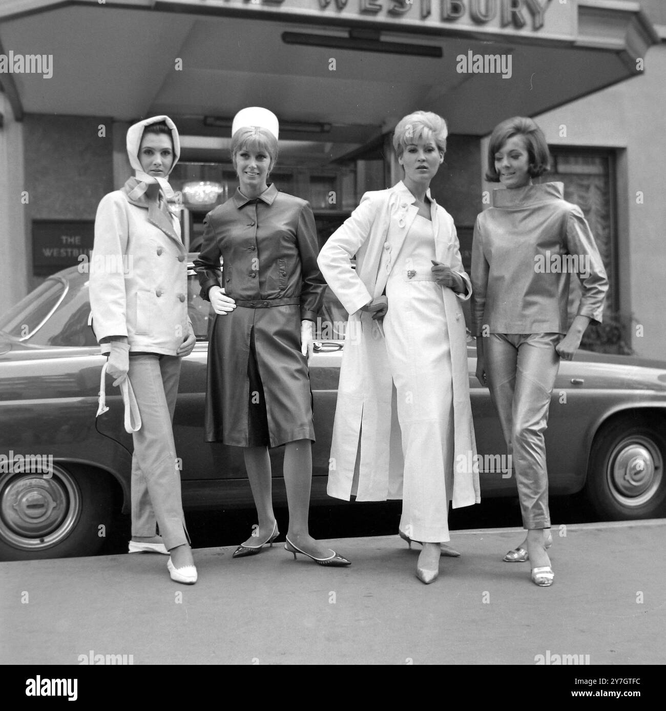 FOXLEE P PILOT NINA RICCI FASHION SHOW / ; 22 SEPTEMBER 1964 Stock ...