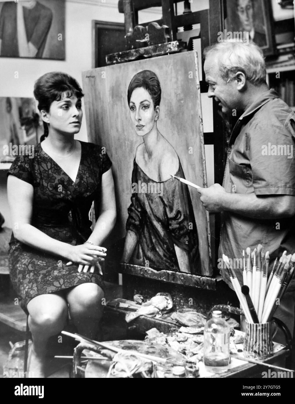 BARBARA JEFFORD WITH ALEX BORTNER PAINTS PORTRAIT IN LONDON / ; 22 ...