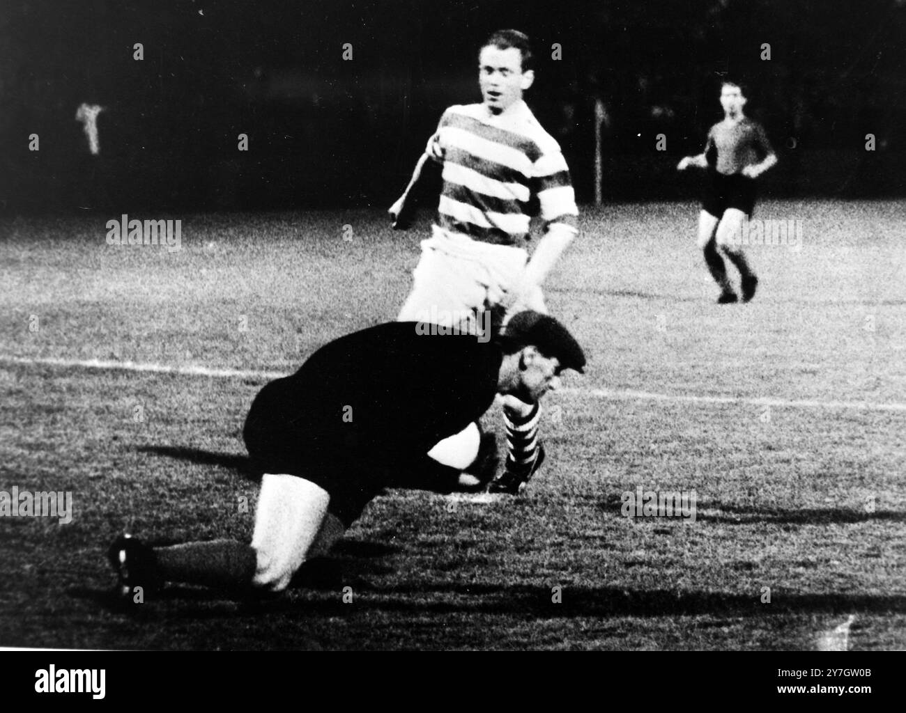 O'NEILL IN ACTION - SHAMROCK ROVERS V RAPID VIENNA FOR EURPEAN CUP OF ...
