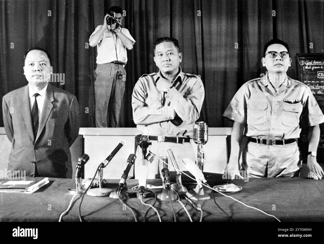 15 SEPTEMBER 1964 Premier and defence Minister Nguyen Khanh, Major ...