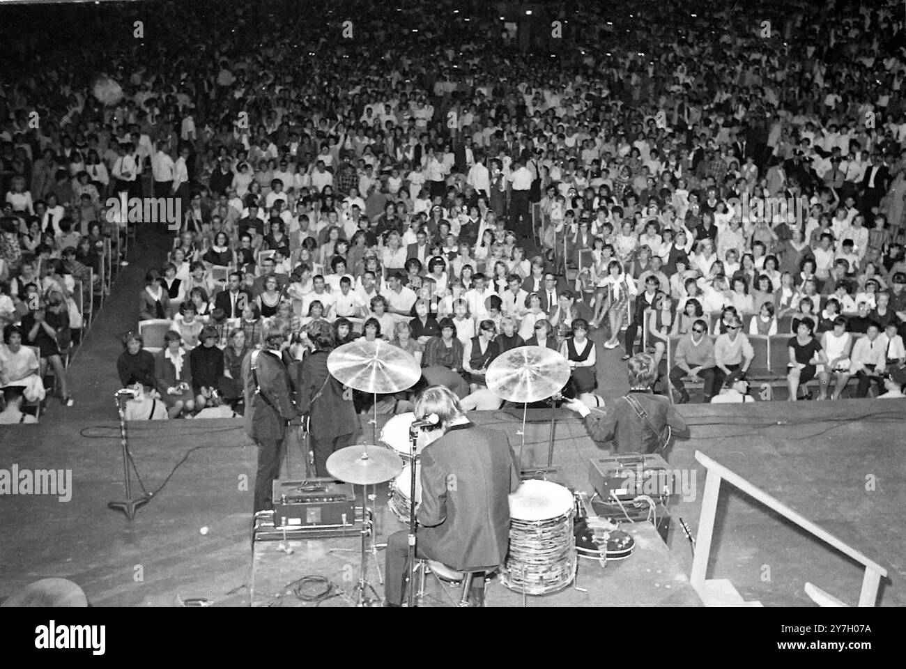 THE BEATLES POP GROUP PAUL MCCARTNEY, RINGO STARR, GEORGE HARRISON AND ...