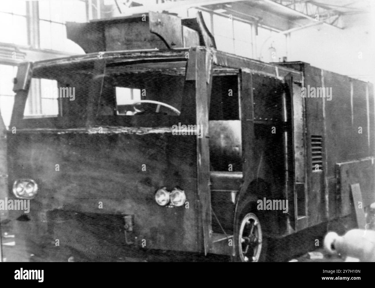 ARMOURED WAGON 25 FT LONG ARMOURED WAGON FOR QUEEN ELIZABETH VISIT IN ...