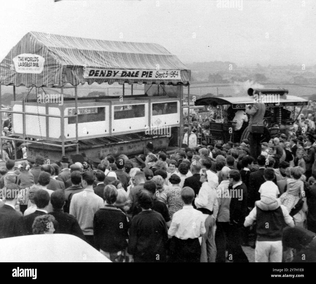 DENBY DALE LARGEST MEAT & POTATO PIE LEAVES BAKEHOUSE ; 5 SEPTEMBER ...