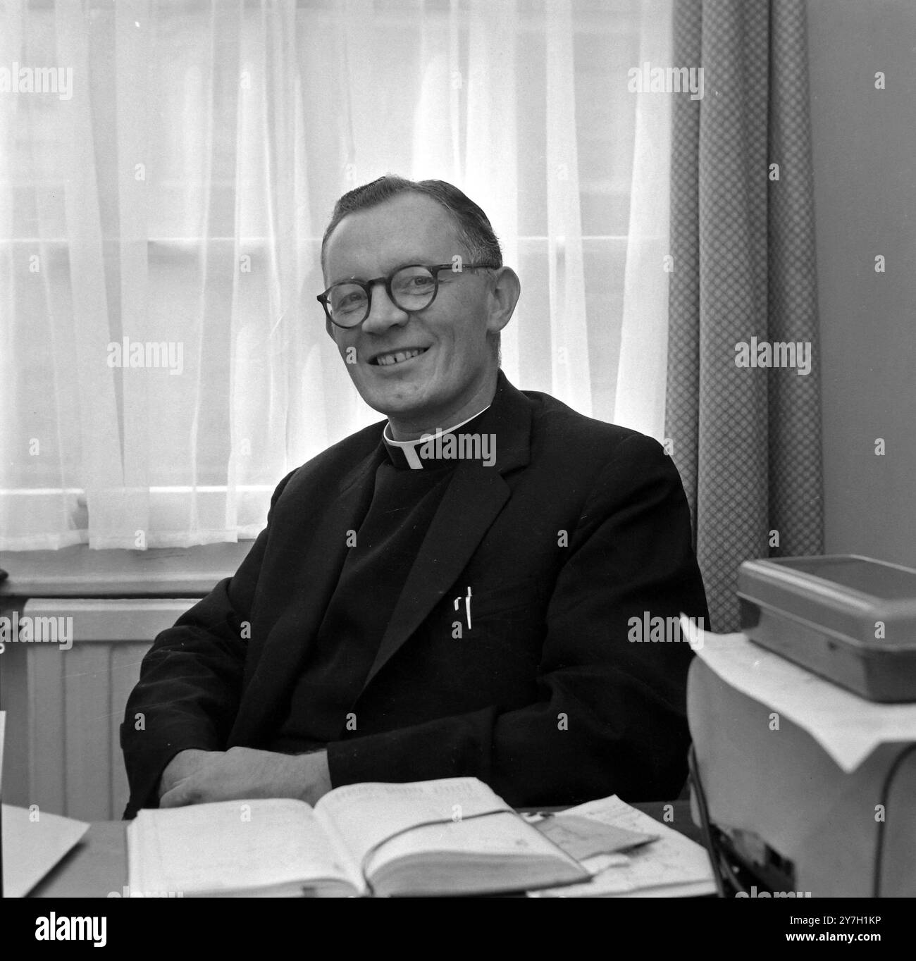 SPECIAL IRISH PRESS IRISH CENTRE LONDON FATHER O SWEENEY ; 3 SEPTEMBER ...