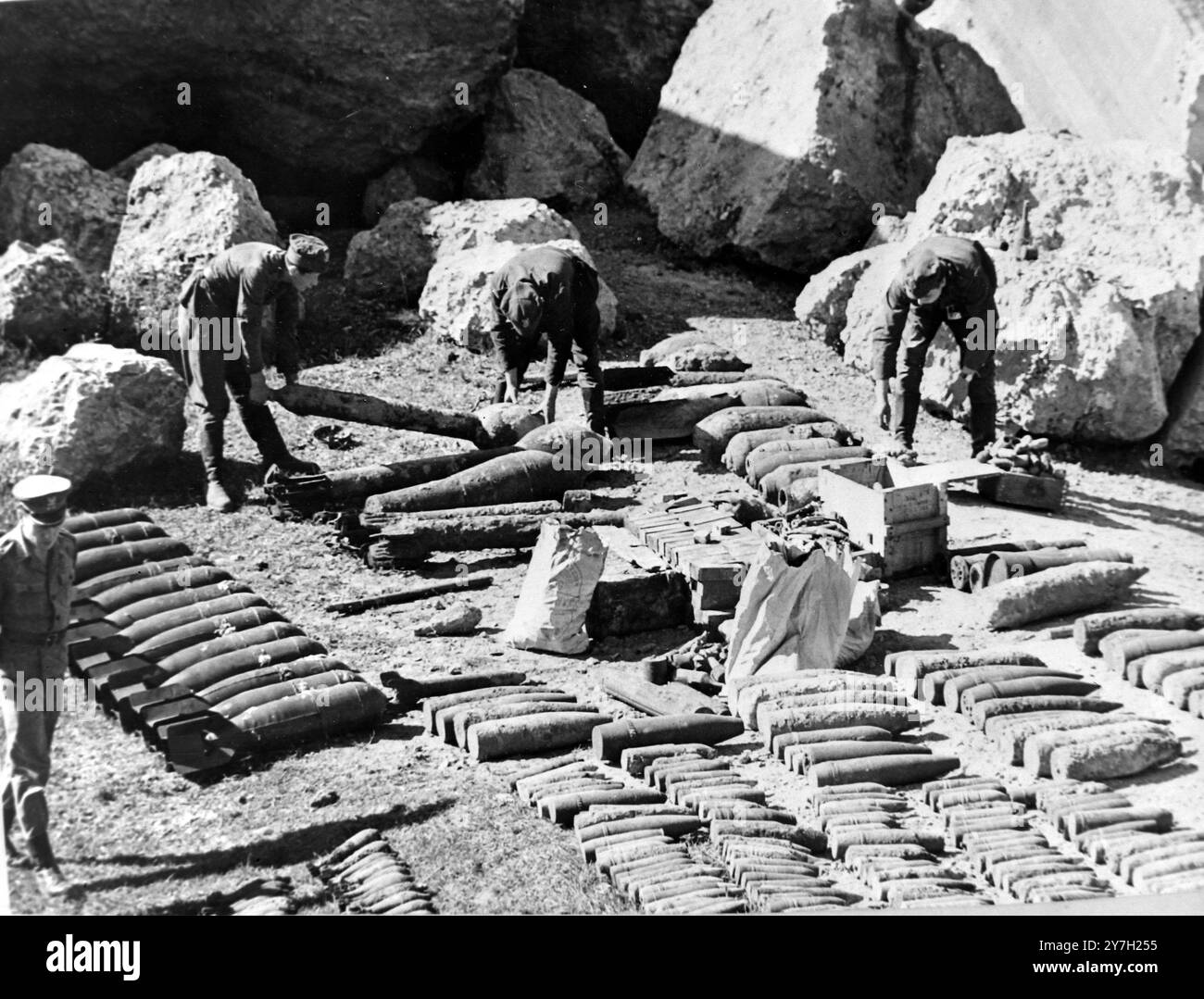 BOMB SITES POLISH SOLDIERS PREPARE BOMB BLAST - UNEXPLODED WWII BOMBS ...
