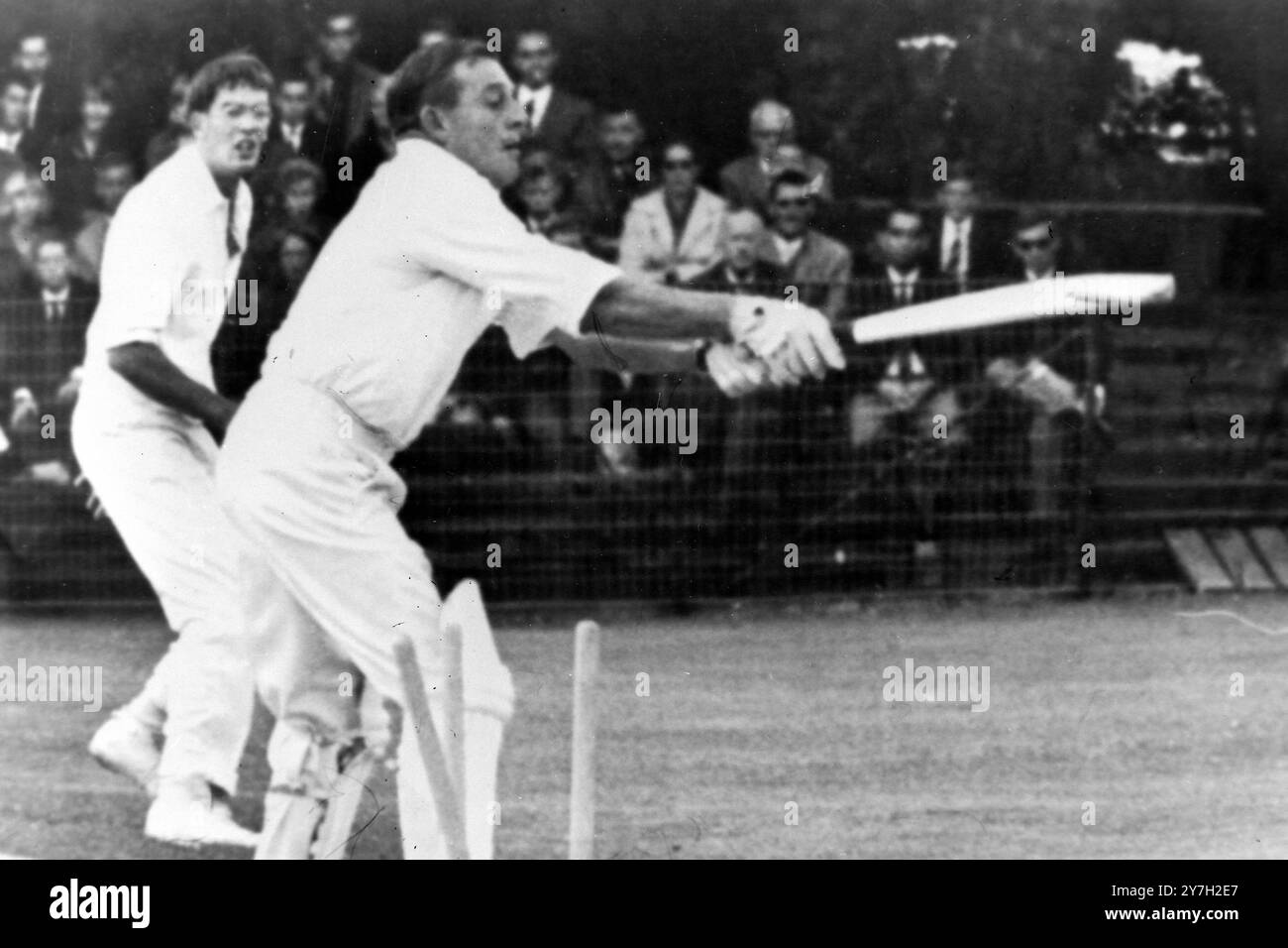 GROUT WALLY DUTCH BOWLER BEN TRYZELAAR / ; 30 AUGUST 1964 Stock Photo ...