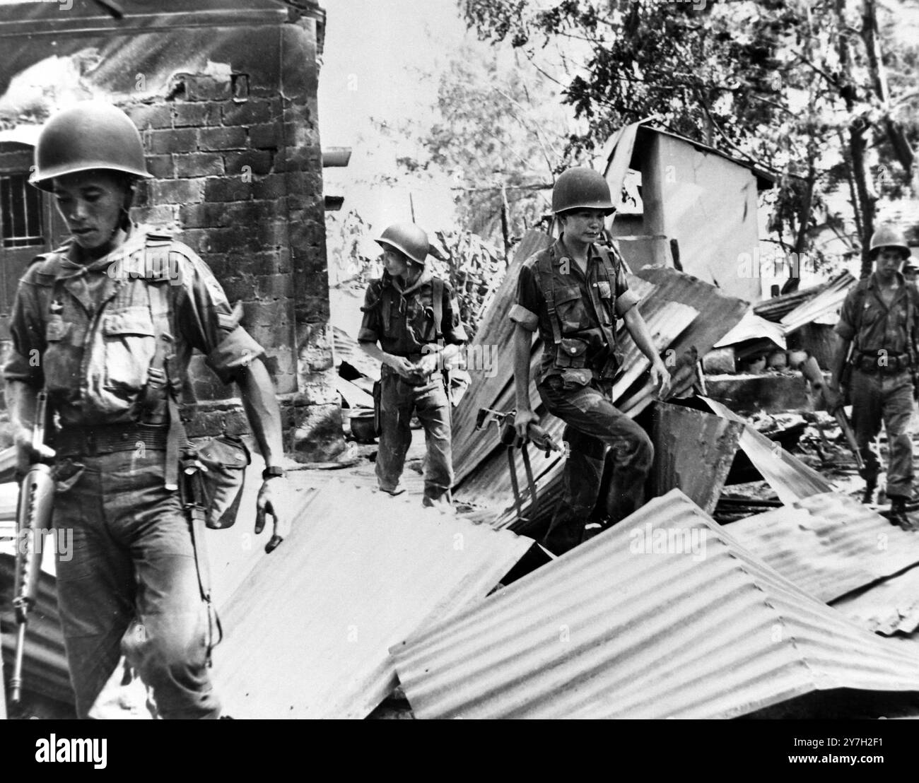 VIETNAM WAR TROOPS MOVE THROUGH RUBBLE OF HOUSES IN THAN BO ; 29 AUGUST ...