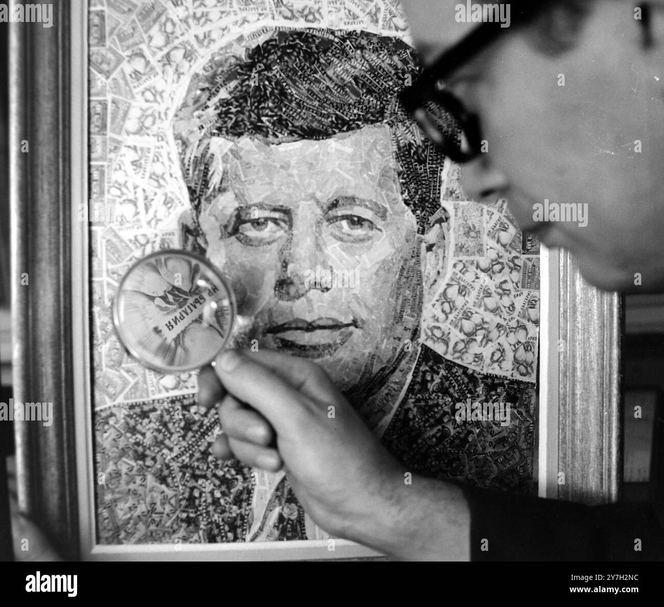 JOHN F KENNEDY US PRESIDENT PORTRAIT MADE OF STAMPS IN PARIS / ; 28 ...