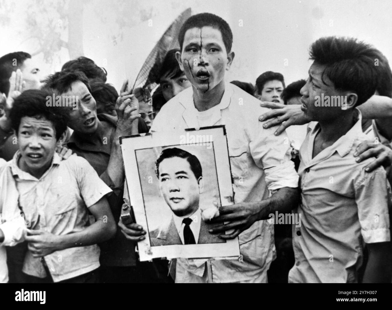 RIOTS INJURED RIOTER HOLDS PORTRAIT PRESIDENT DIEM IN NA DANG, SOUTH ...