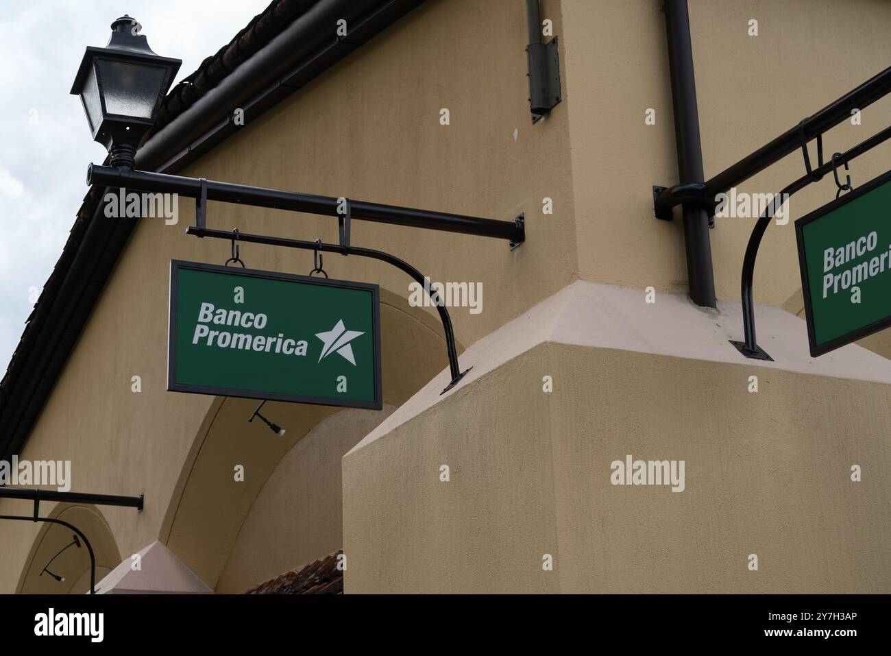Banco promerica hi-res stock photography and images - Alamy