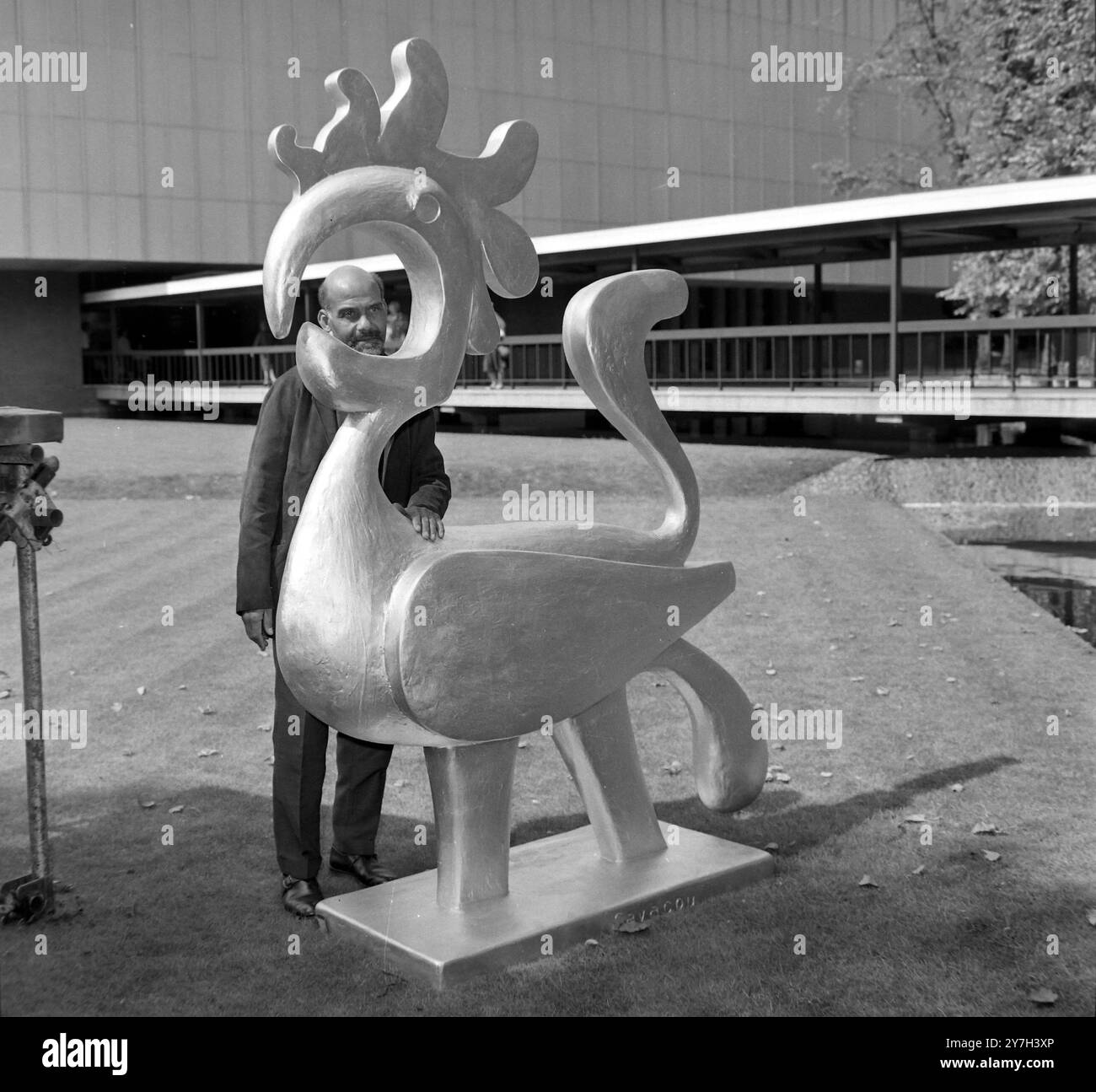 SCULPTURE RONALD MOODY R WITH MYTHICAL CARIBBEAN SAVACOU BIRD IN LONDON ...