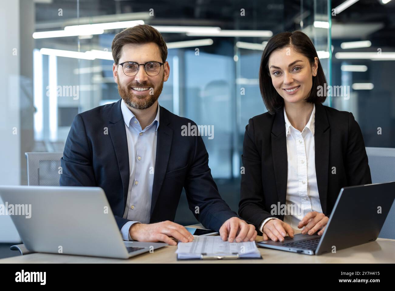 Formal attire work together hi-res stock photography and images - Alamy