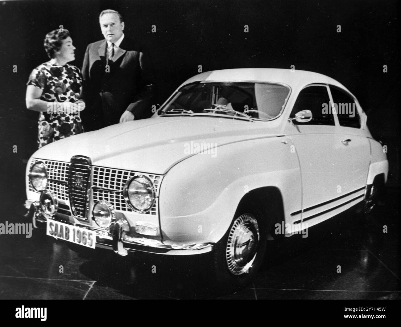 PAT MOSS WITH ERIK CARLSSON IN STOCKHOLM WITH SAAB CAR ; 21 AUGUST 1964 ...