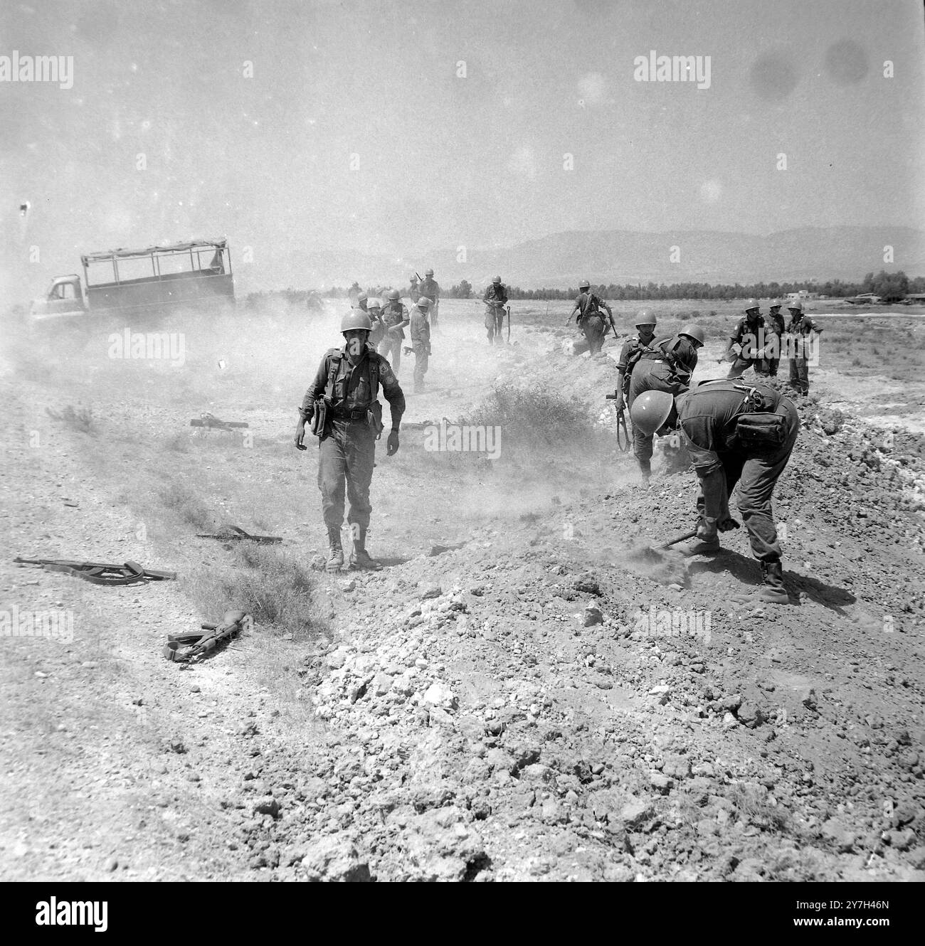 ARMY UN UNITED NATIONS TROOPS FILL IN TURKISH POSITIONS ON THE GREEN ...