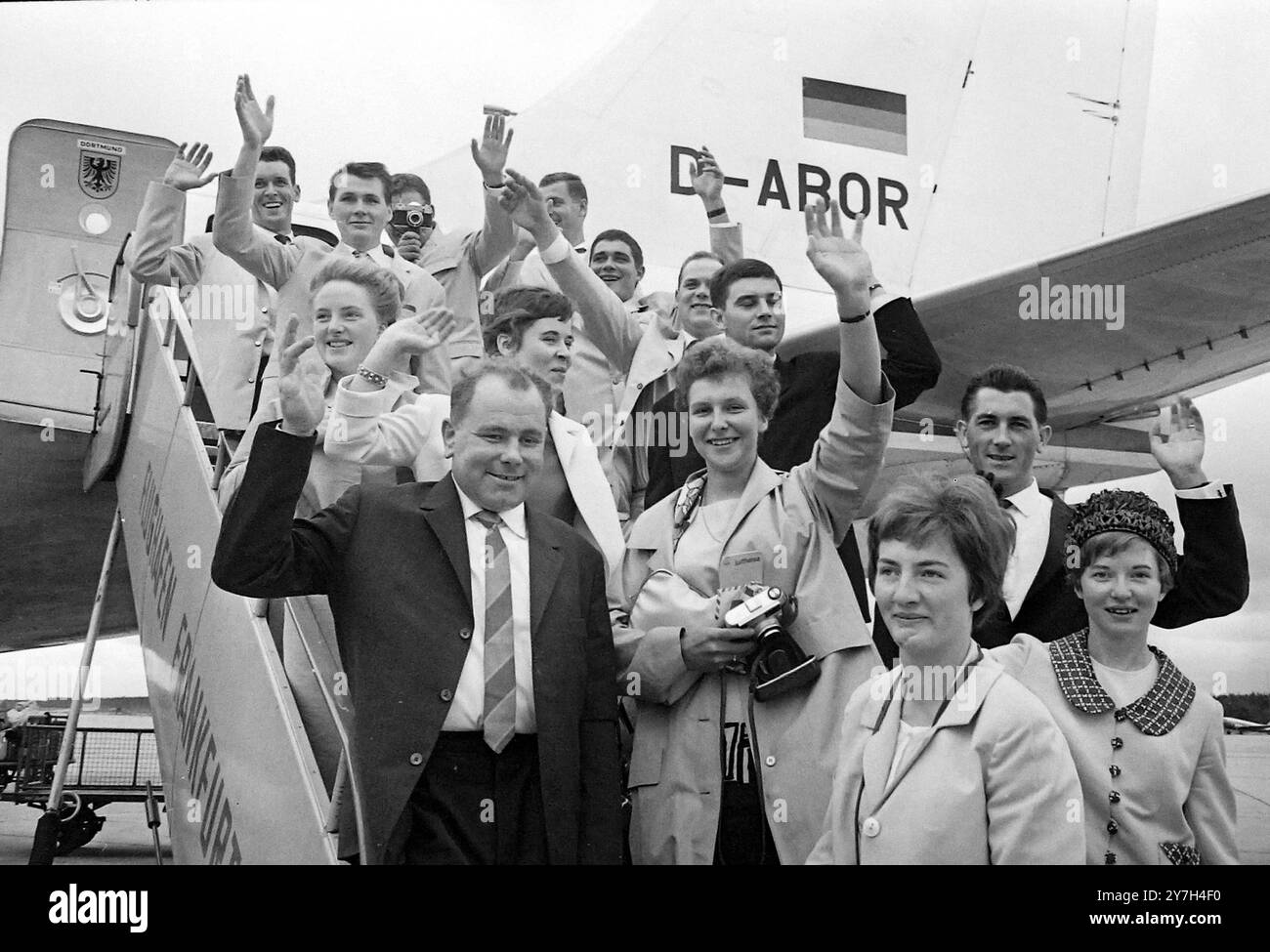 FIRST CONTINGENT OD AMERICA PEACE CORPS ARRIVE IN FRANKFURT, WEST ...