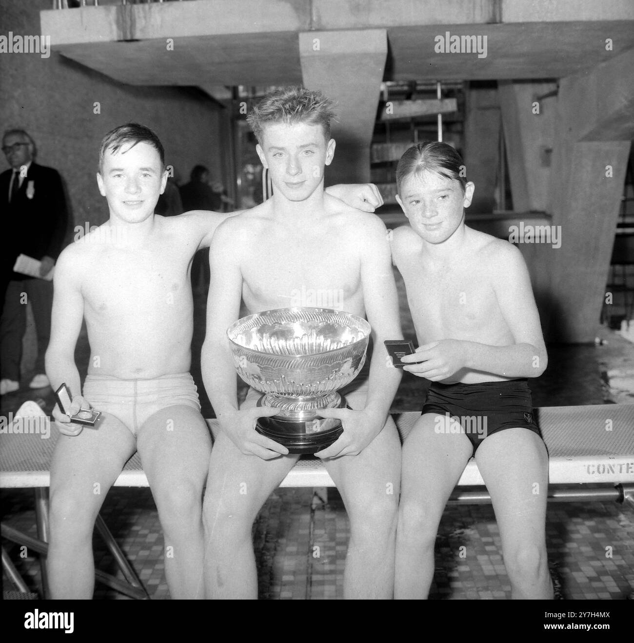 DAVIES DAVID SWIMMER DIVER CHAMP AT CRYSTAL PALACE SWIMMING POOL IN ...