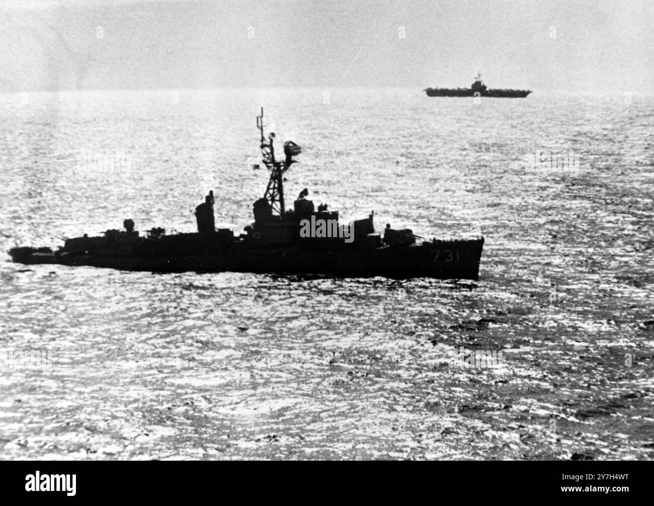 US NAVY USS MADDOX AND CARRIER TICONDEROGA ; 18 AUGUST 1964 Stock Photo ...