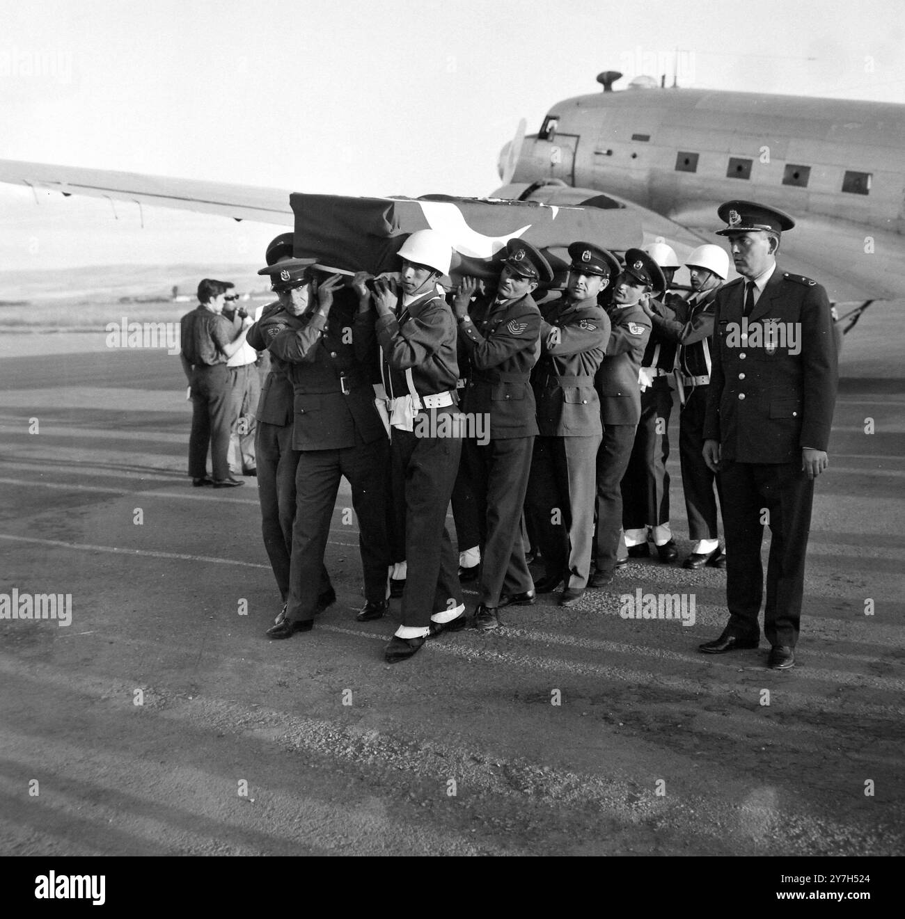 TURKISH PILOT FUNERAL PROCESSION IN ANKARA, TURKEY ; 16 AUGUST 1964 ...