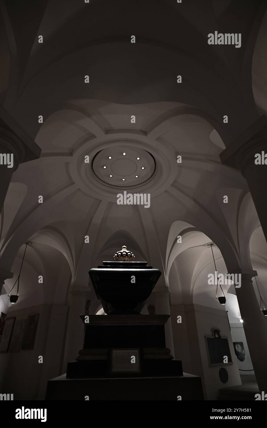 Nelson tomb st pauls cathedral hi-res stock photography and images - Alamy