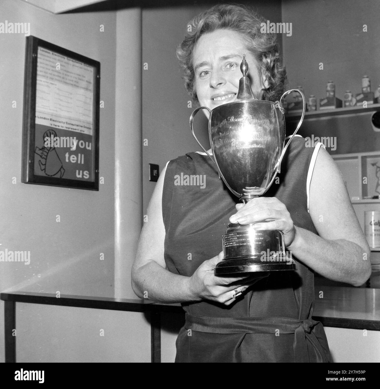 ELIZABETH CONLAN AT LONDON ELECTRICITY BOARD ; 14 AUGUST 1964 Stock ...