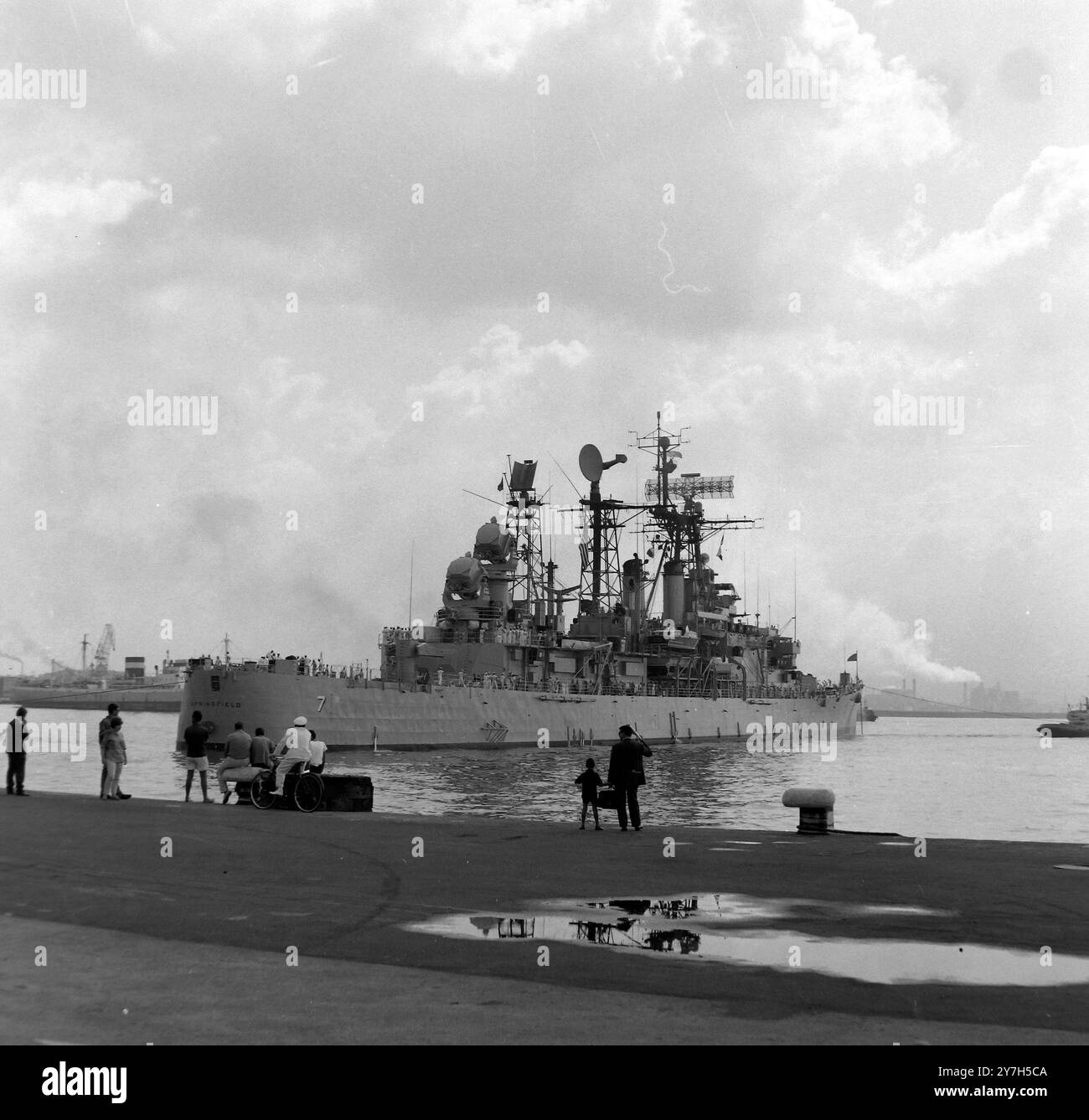 US NAVY USS SPRINGFIELD LEAVING NEAPLES ; 13 AUGUST 1964 Stock Photo ...