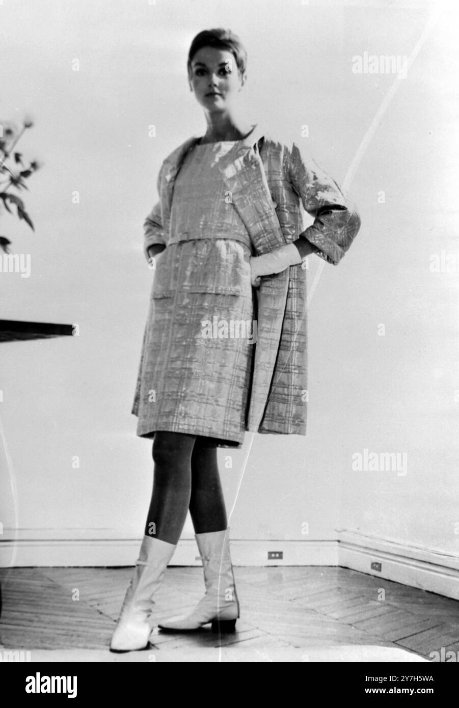 Courreges 1960 hi-res stock photography and images - Alamy
