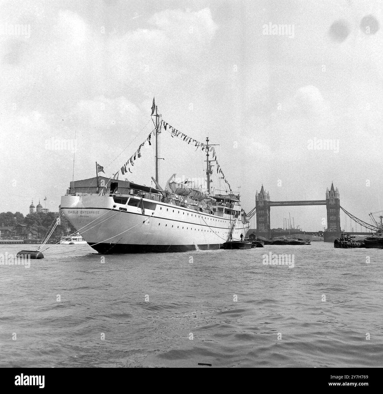 Cableship hi-res stock photography and images - Alamy