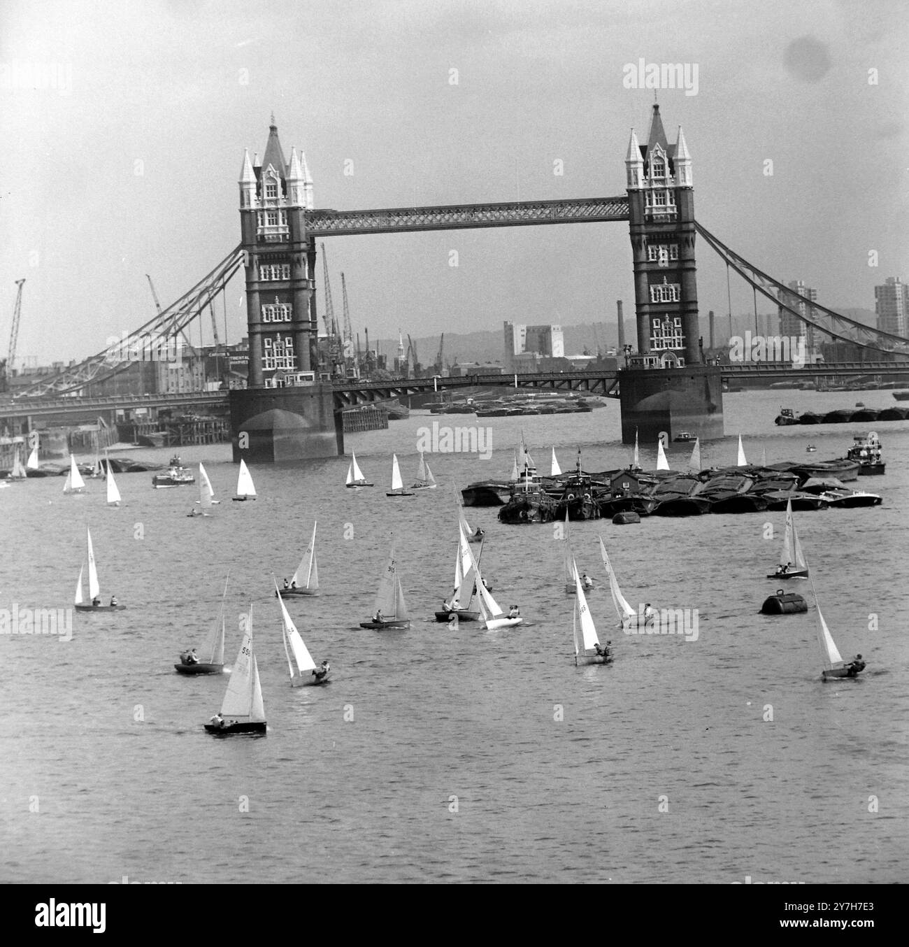 BOATS TIDEWAY RACE THAMES TOWER BRIDGE BOATS ; 1 AUGUST 1964 Stock ...
