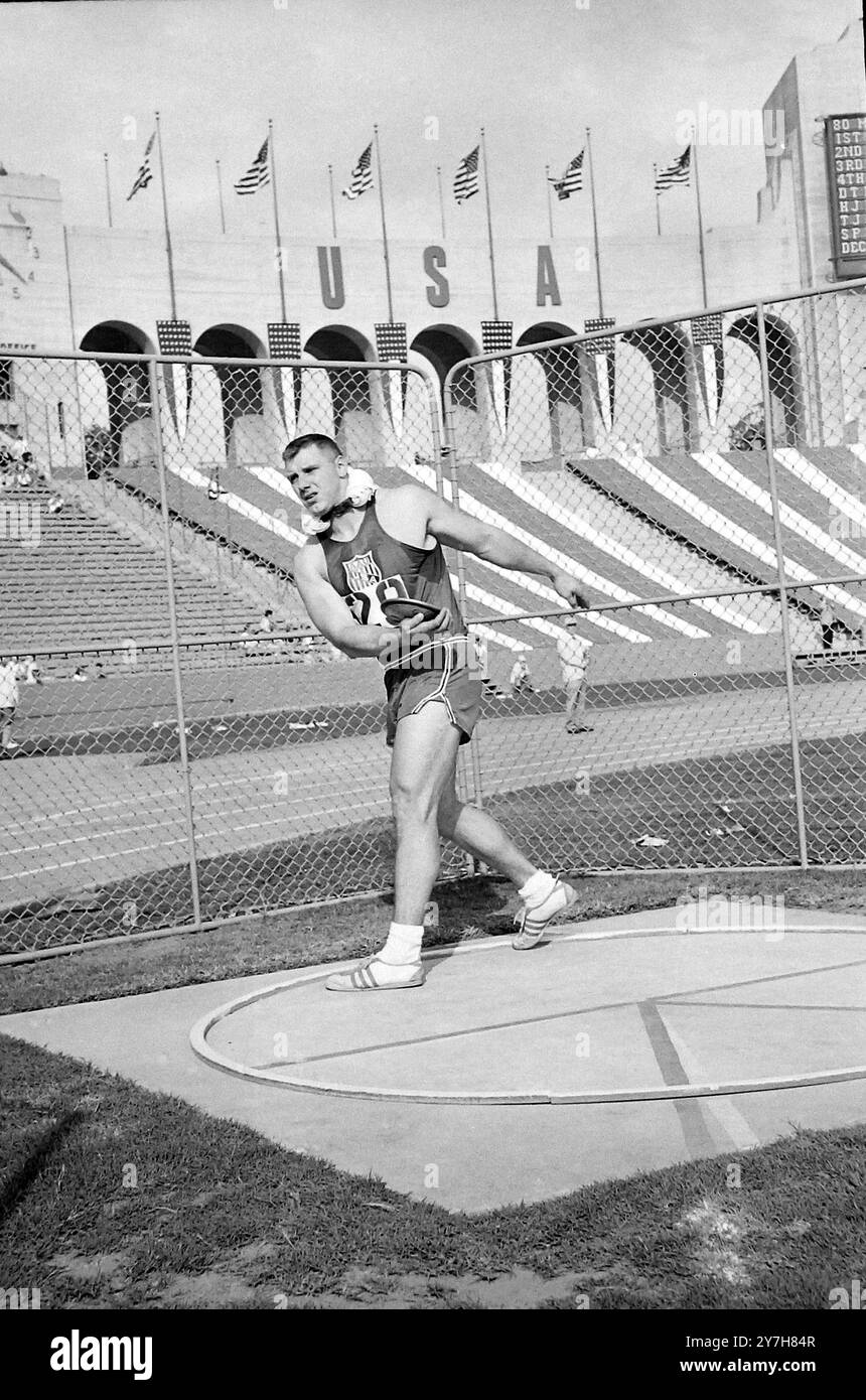ATHLETICS OERTER AL OF USA WINS DISCUS THOW IN LOS ANGELES ; 28 JULY ...