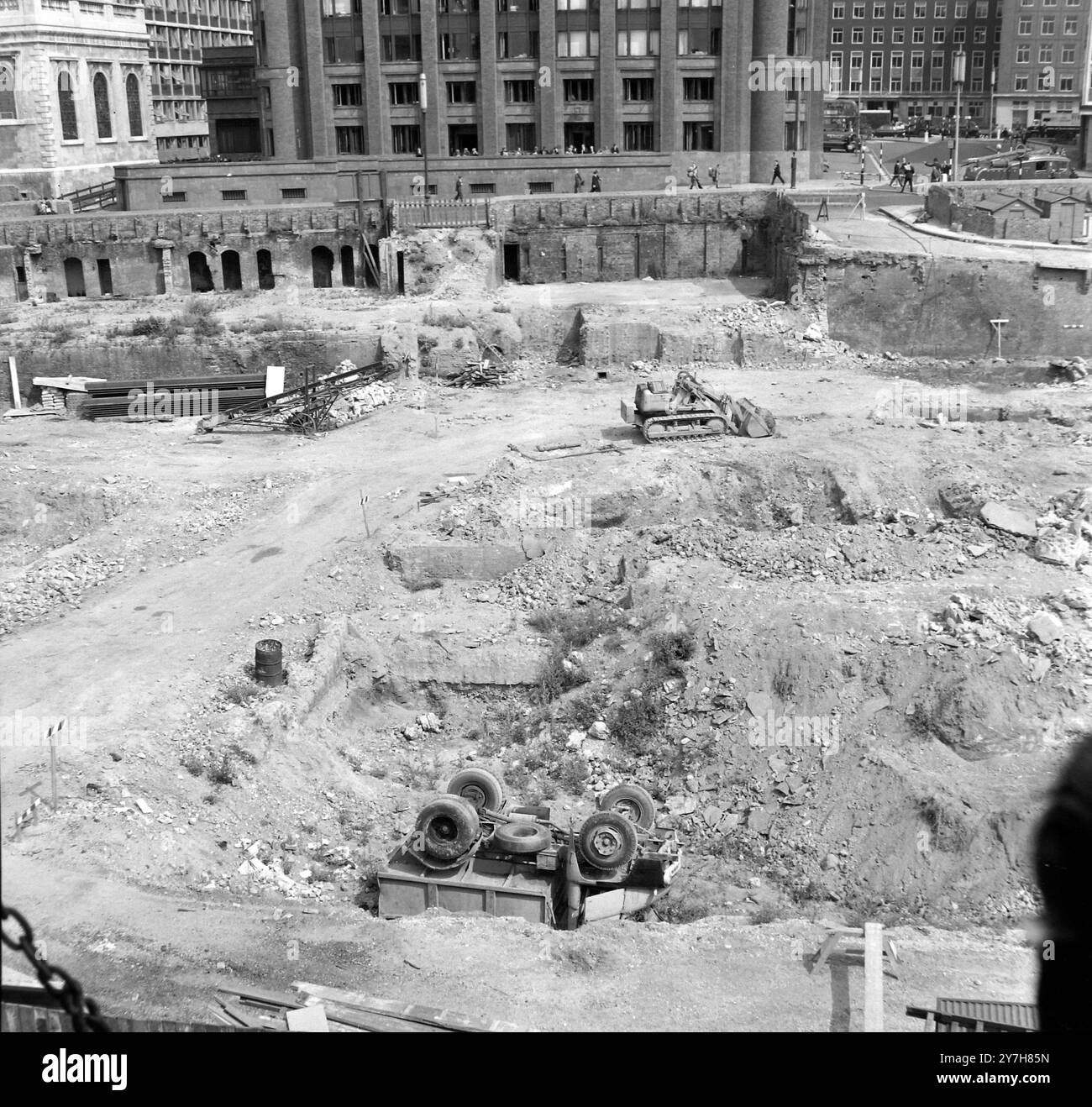 BOMB SITES UNEXPLODED BOMB BUILDING SITE IN LONDON ; 28 JULY 1964 Stock ...