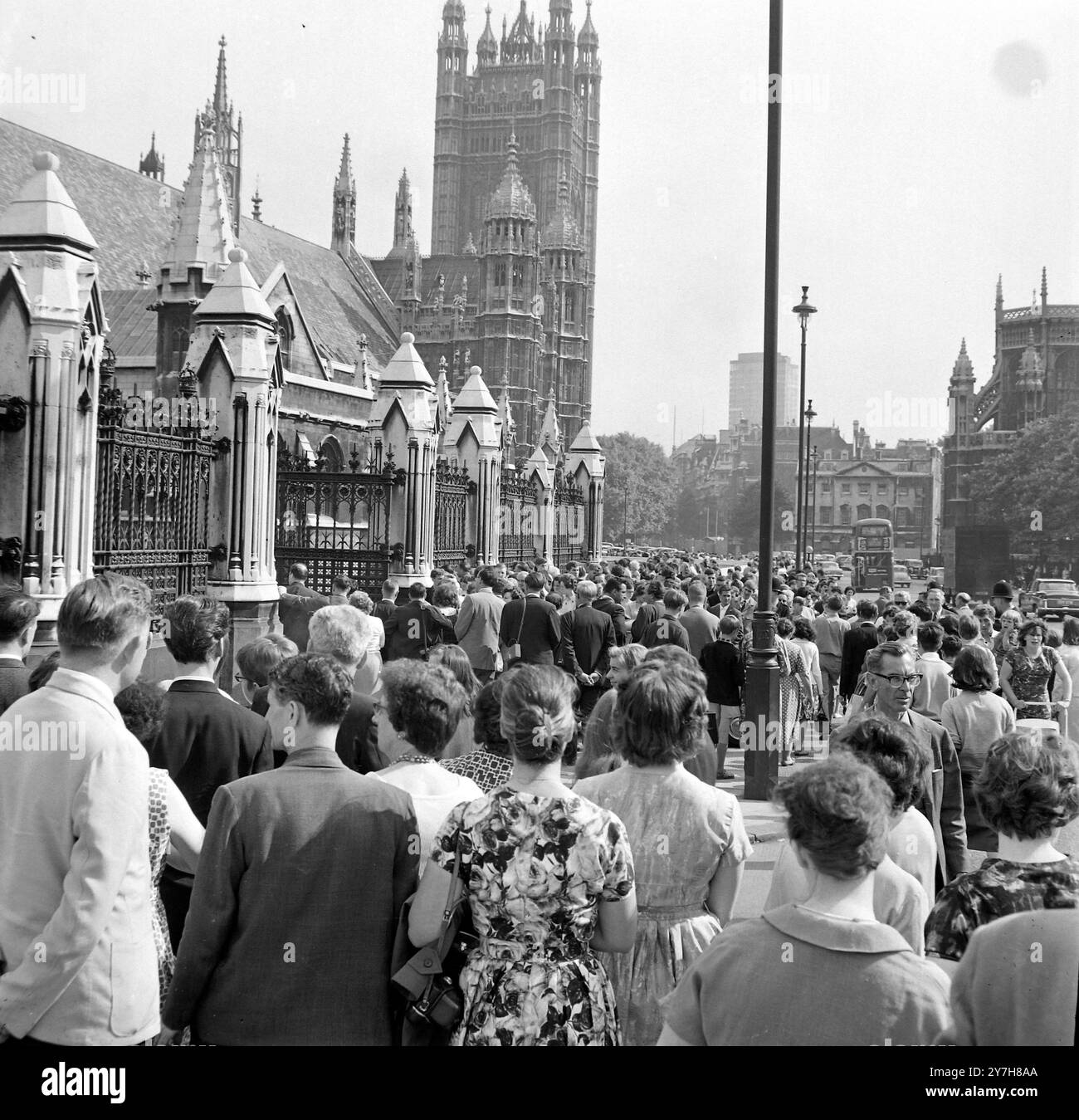 CROWDS OUTSIDE HOUSES OF PARLIAMENT IN LONDON ; 27 JULY 1964 Stock ...