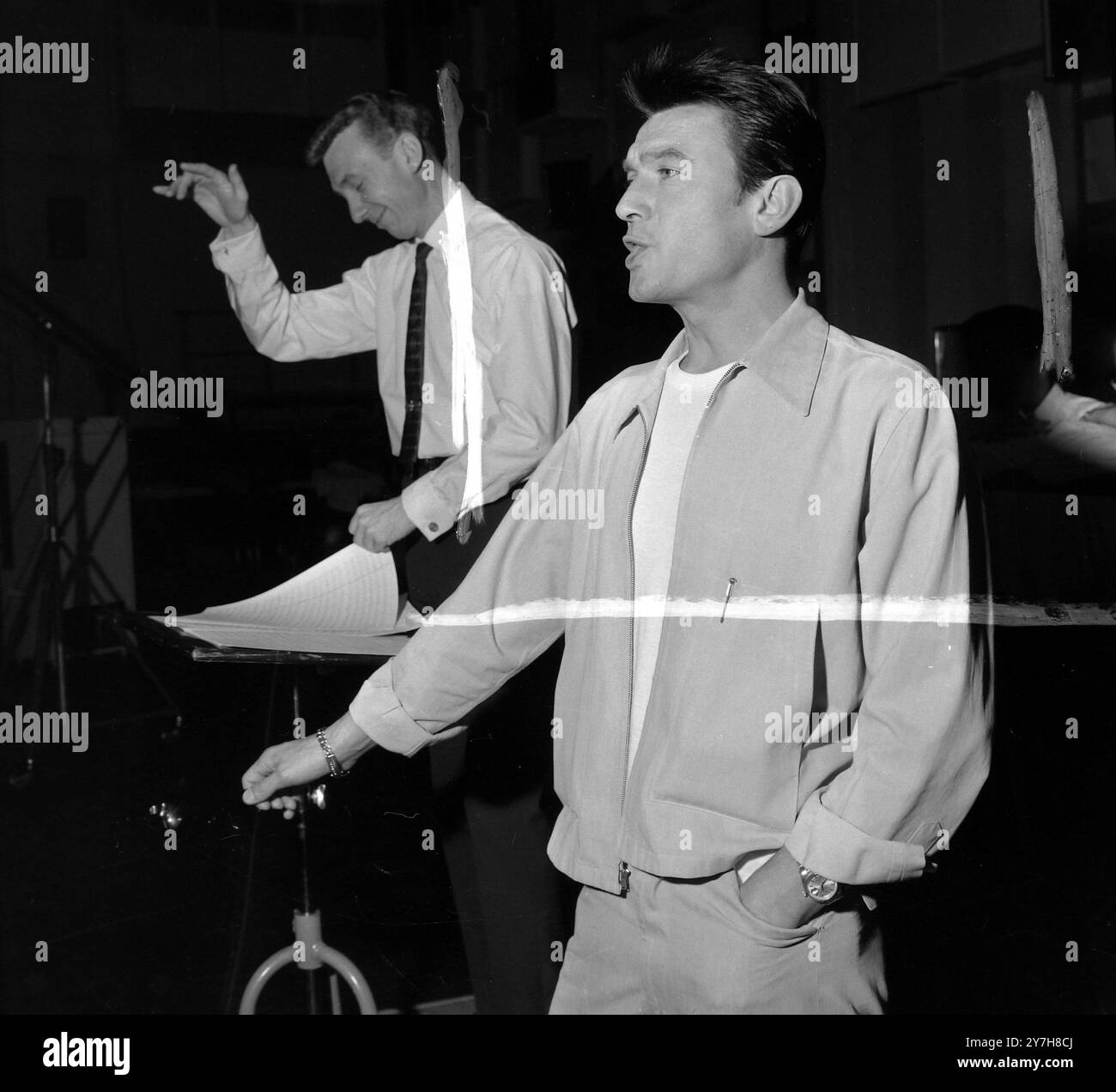 Actor laurence harvey hi-res stock photography and images - Alamy
