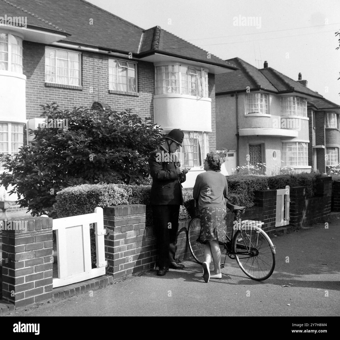 POLICE DETECTIVES WORKING ON MURDER CASE IN BARKING ; 24 JULY 1964 ...