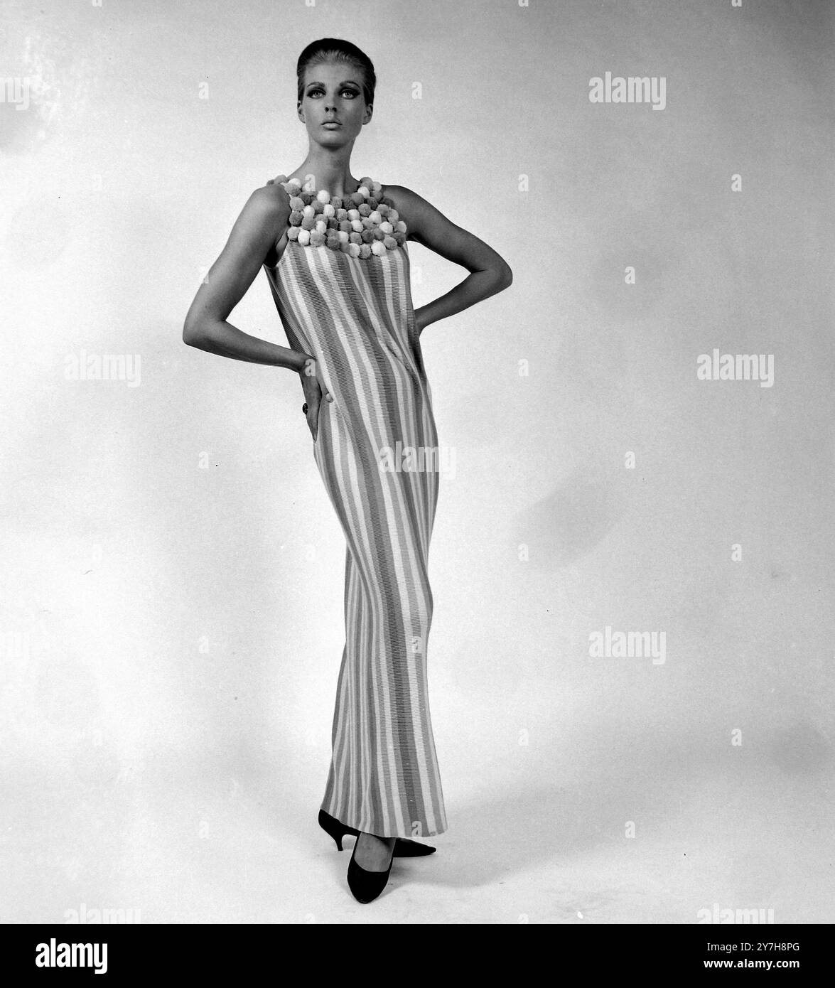 FASHION APONTE LAURA EVENING DRESS ; 23 JULY 1964 Stock Photo - Alamy