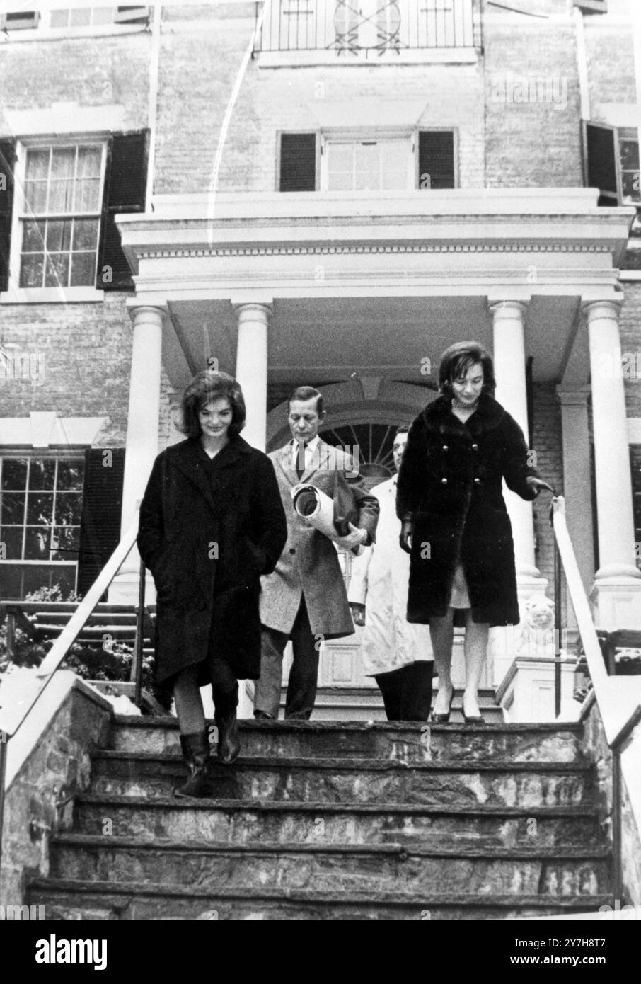 JACQUELINE JACKIE KENNEDY WITH PRINCESS LEE RADZIWILL GEORGETOWN IN ...