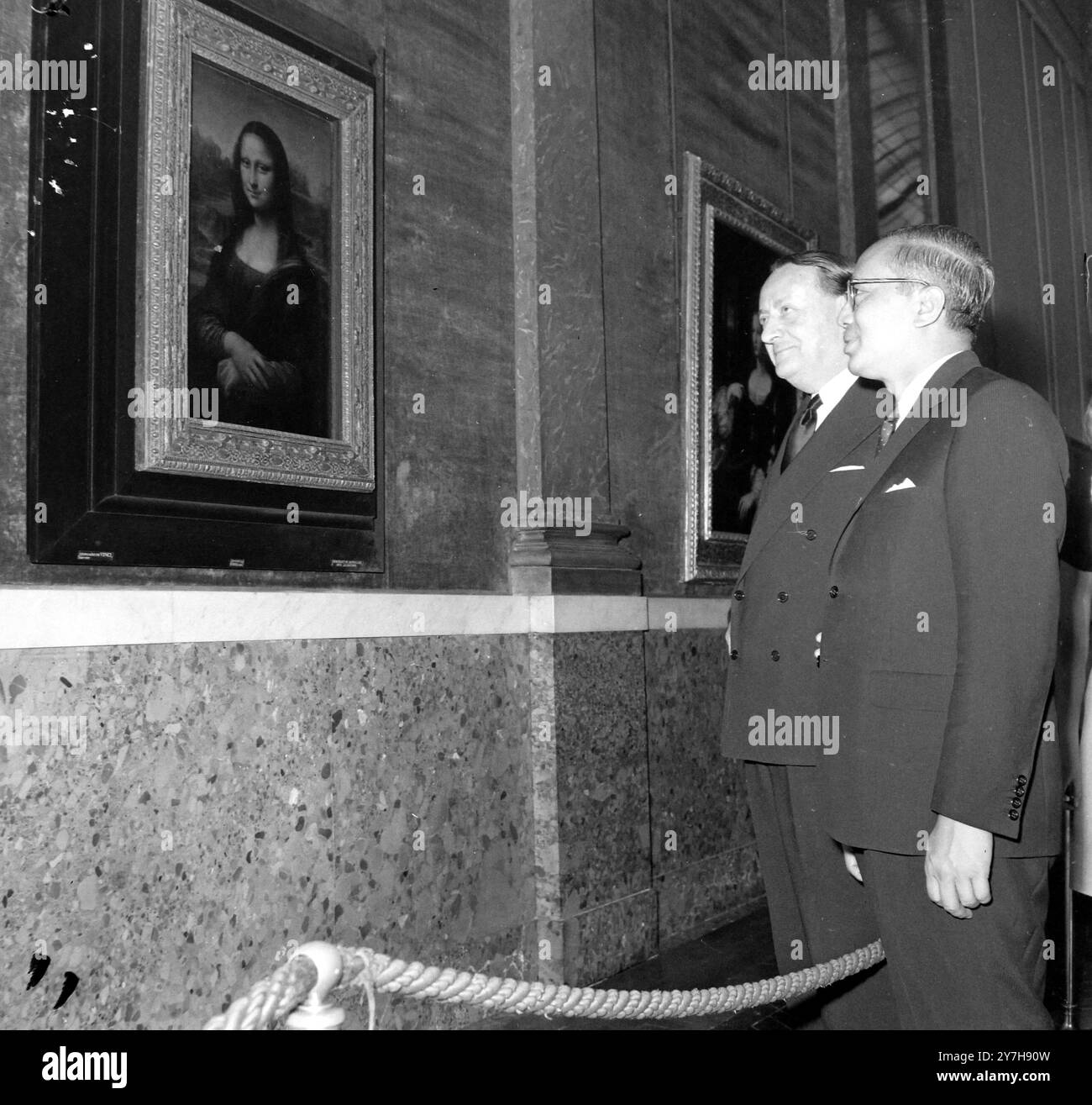 MONA LISA PAINTING AT THE LOUVRE MUSEUM IN PARIS WITH UN SECRETARY ...