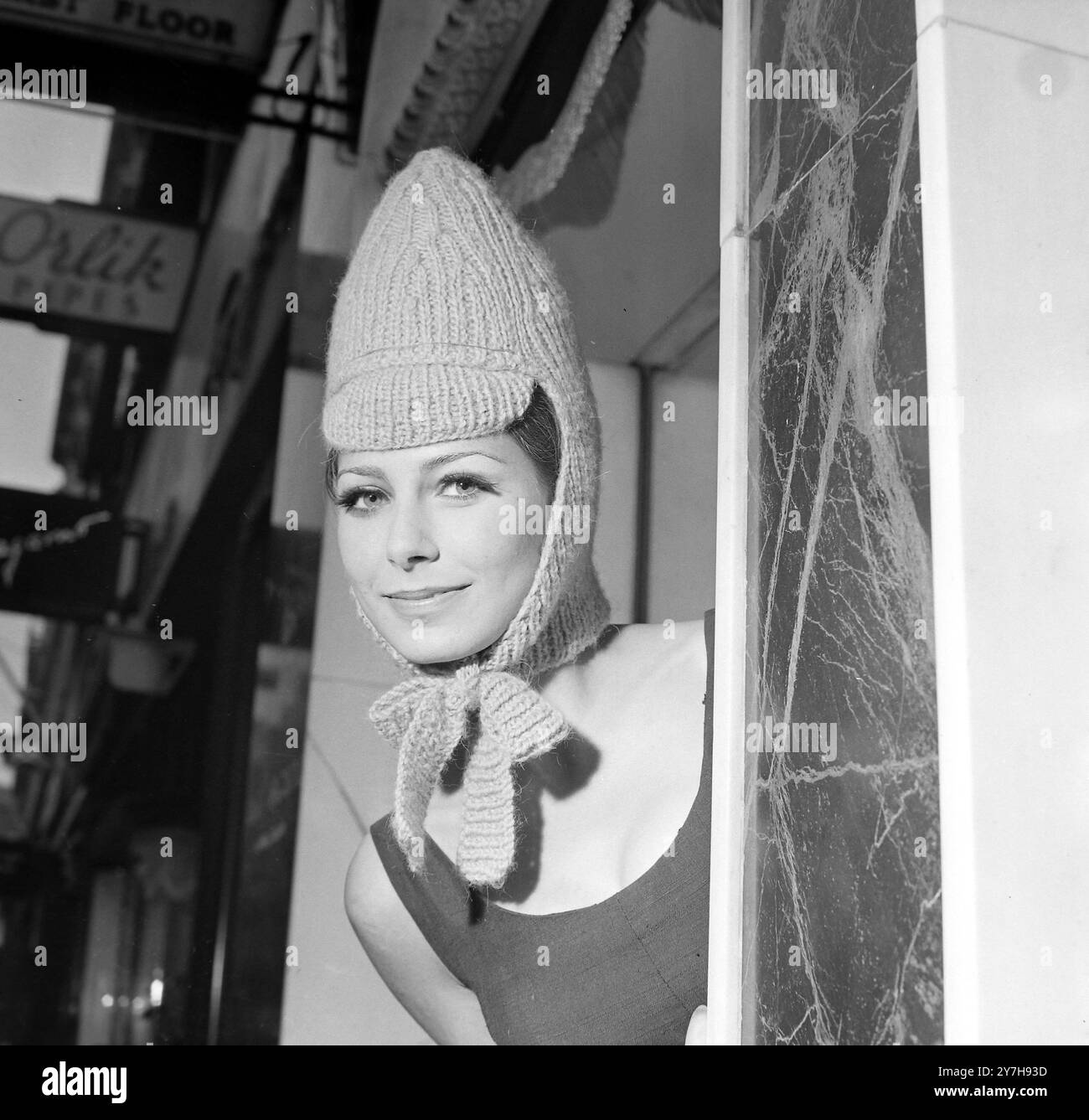 Sandra russell hi-res stock photography and images - Alamy