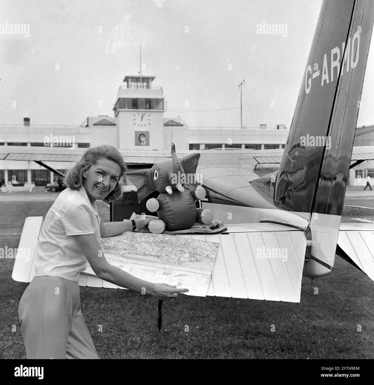 AVIATION SHEILA SCOTT CHECKS ROUTE MASCOT JUMBO LOOKS ON MAP IN ...