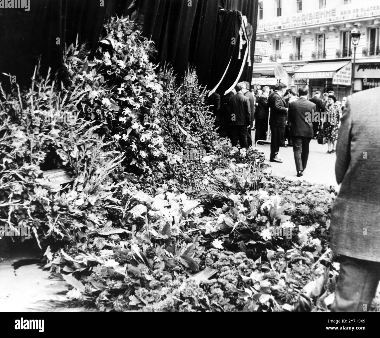 FUNERAL OF THOREZ MAURICE FRENCH COMMUNIST HQ IN MOURNING IN PARIS ...