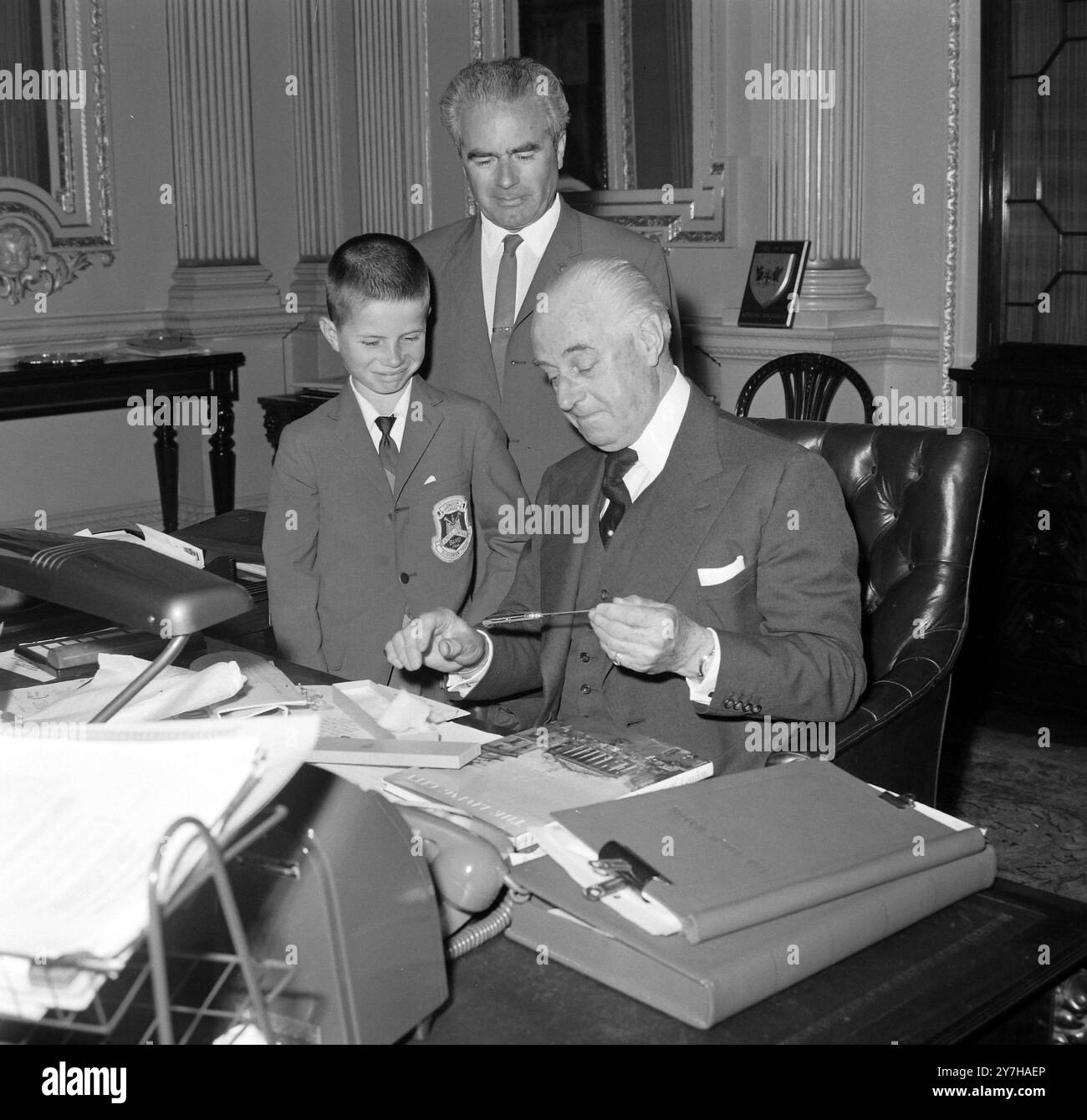 BRITISH PRIME MINISTER LORD ALEC DOUGLAS HOME AT MANSION HOUSE WITH MR ...
