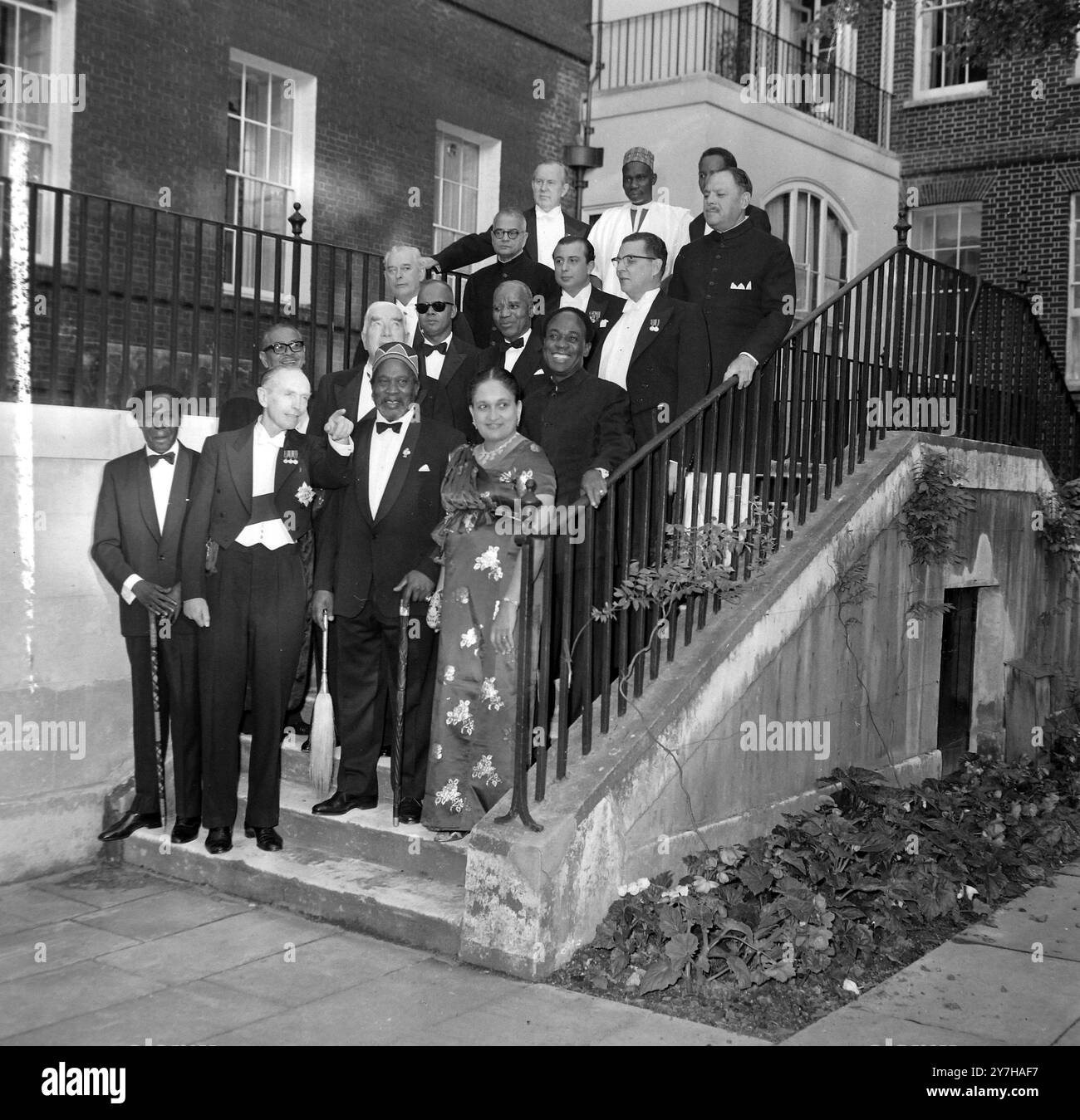 COMMONWEALTH PREMIERS CONFERENCE ON STAIRCASE OF NO 10 DOWNING STREET ...