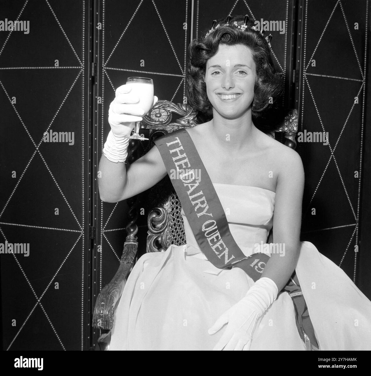 CHRISTINE HEWITT NATIONAL DAIRY QUEEN IN LONDON / ; 13 JULY 1964 Stock ...