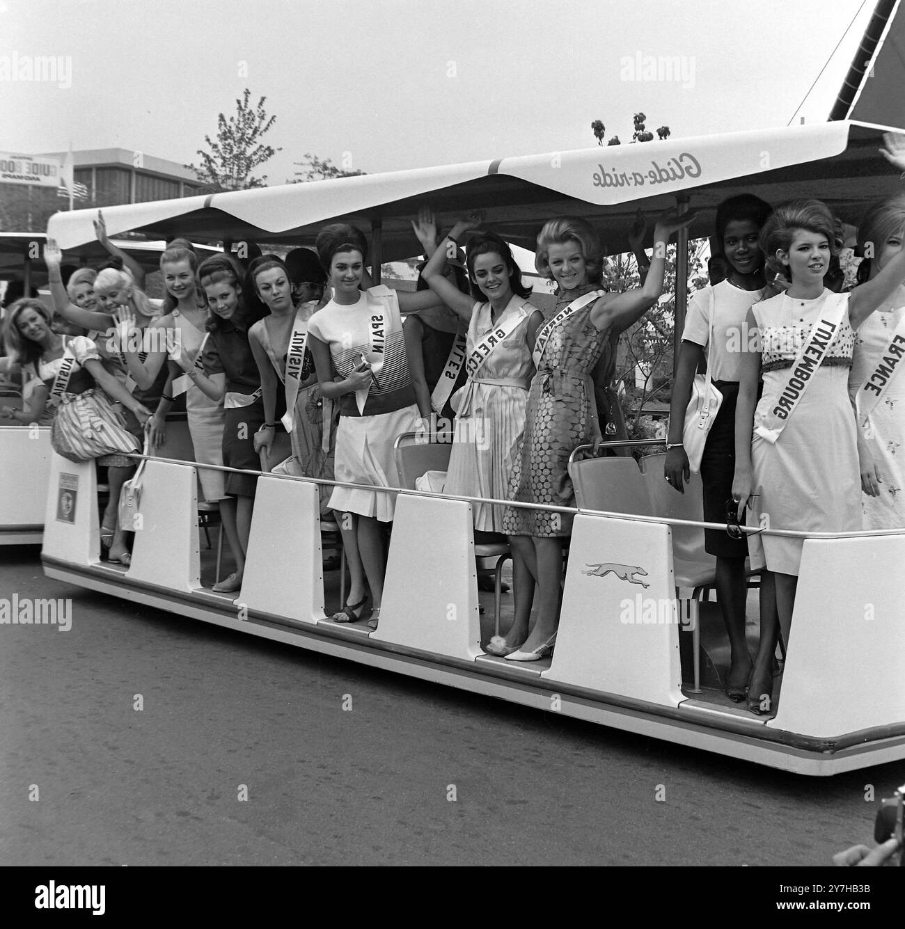 NEW YORK WORLD FAIR CONTESTANTS OF MISS UNIVERSE ; 9 JULY 1964 Stock ...