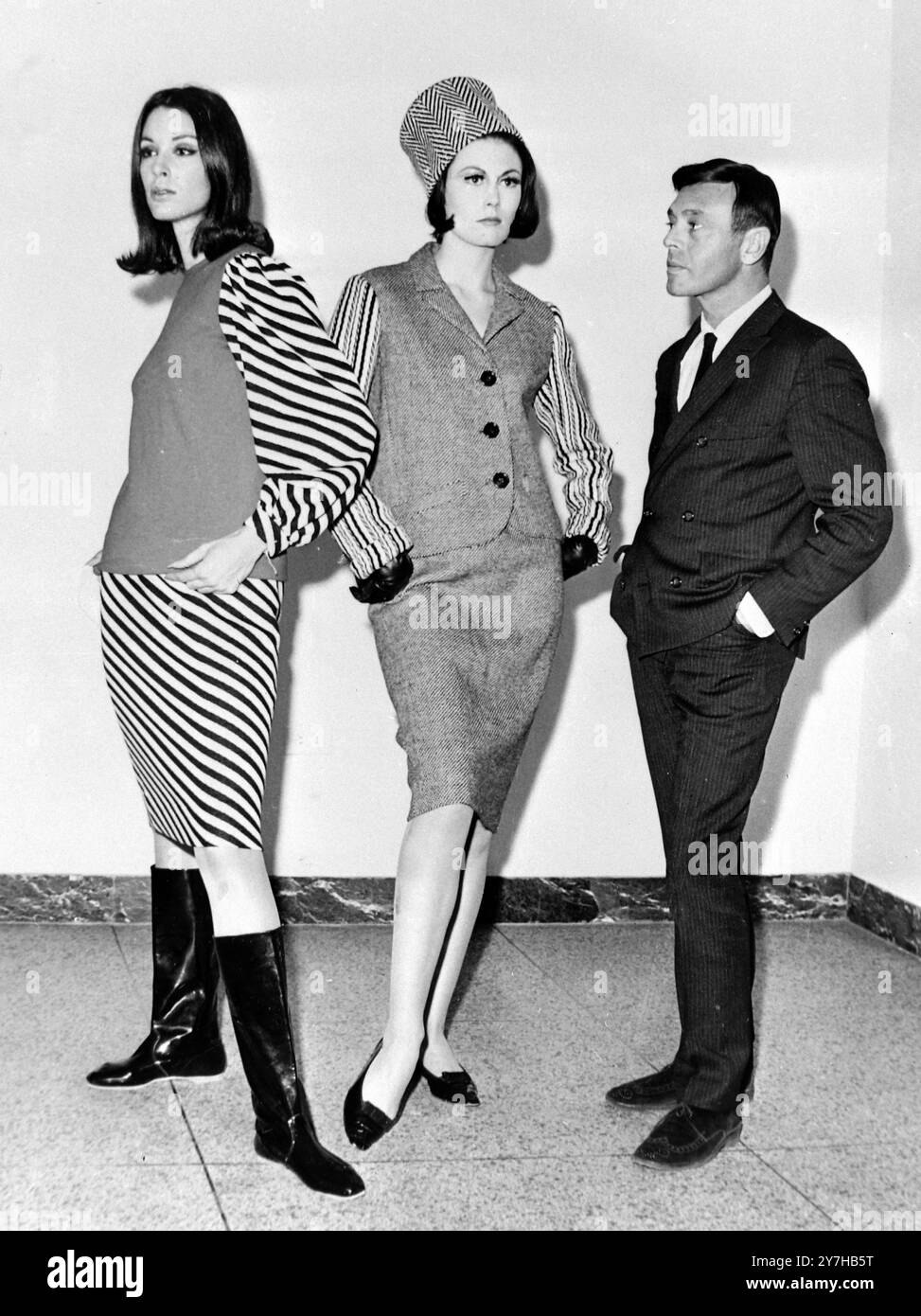 1964 fashion hi-res stock photography and images - Alamy