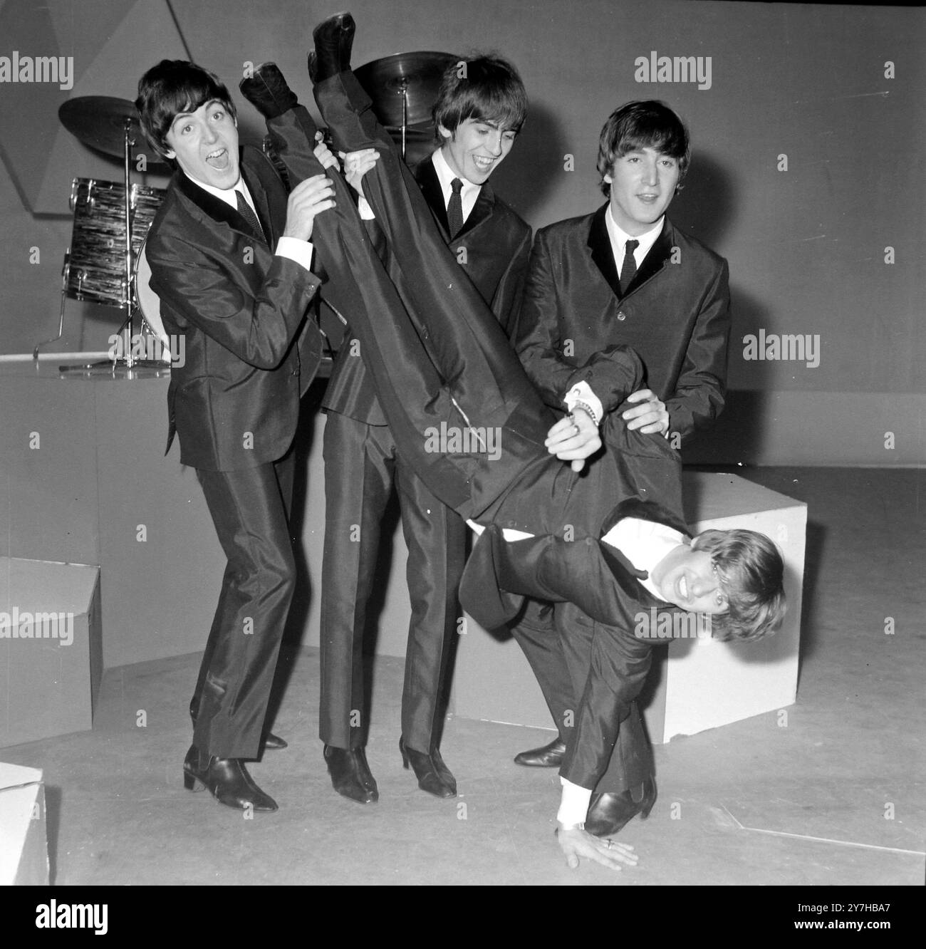 THE BEATLES POP GROUP PAUL MCCARTNEY, RINGO STARR, GEORGE HARRISON AND ...