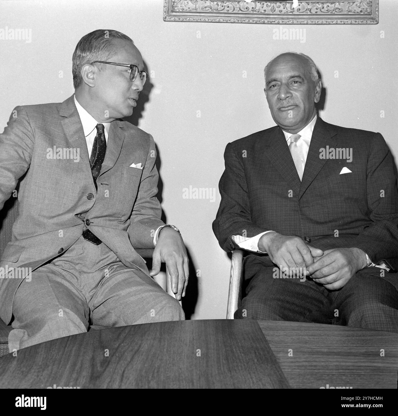 UN UNITED NATIONS THIMAYYA UN COMMANDER IN CYPRUS WITH UN SECRETARY ...