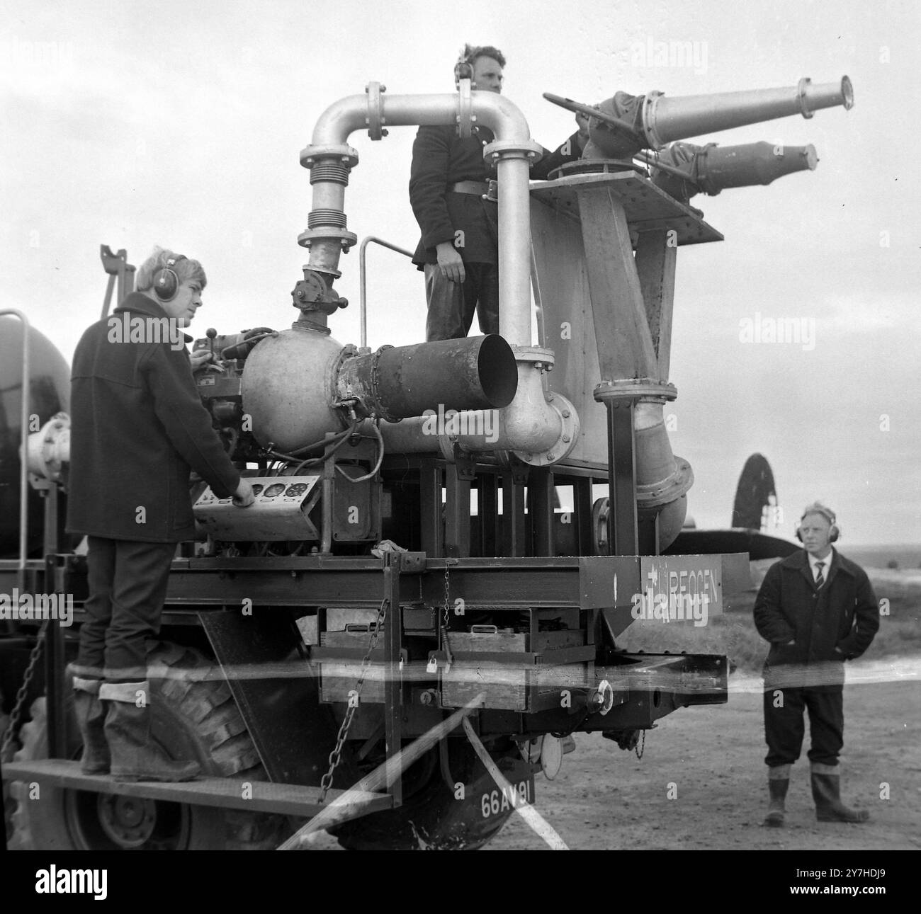 FIRE SAFETY DEVICES DEMONSTRATION AT STANSTEAD AIRPORT - THE TURFOGEN ...