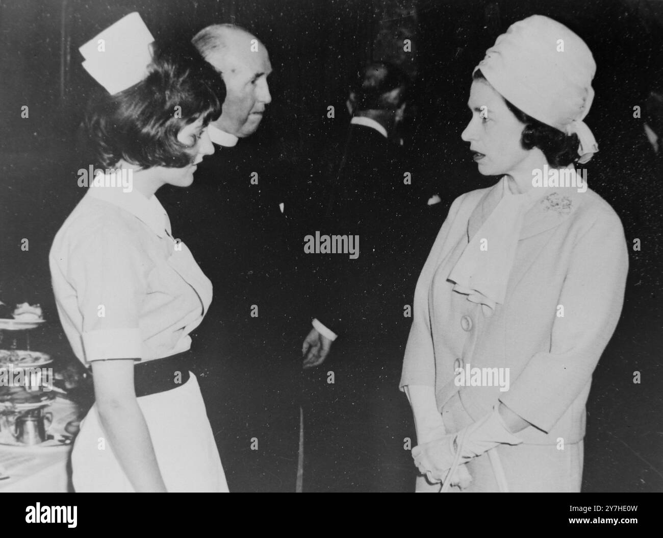 QUEEN ELIZABETH II IN ABERDEEN CITY HOSPITAL WITH NURSE IN SCOTLAND ...