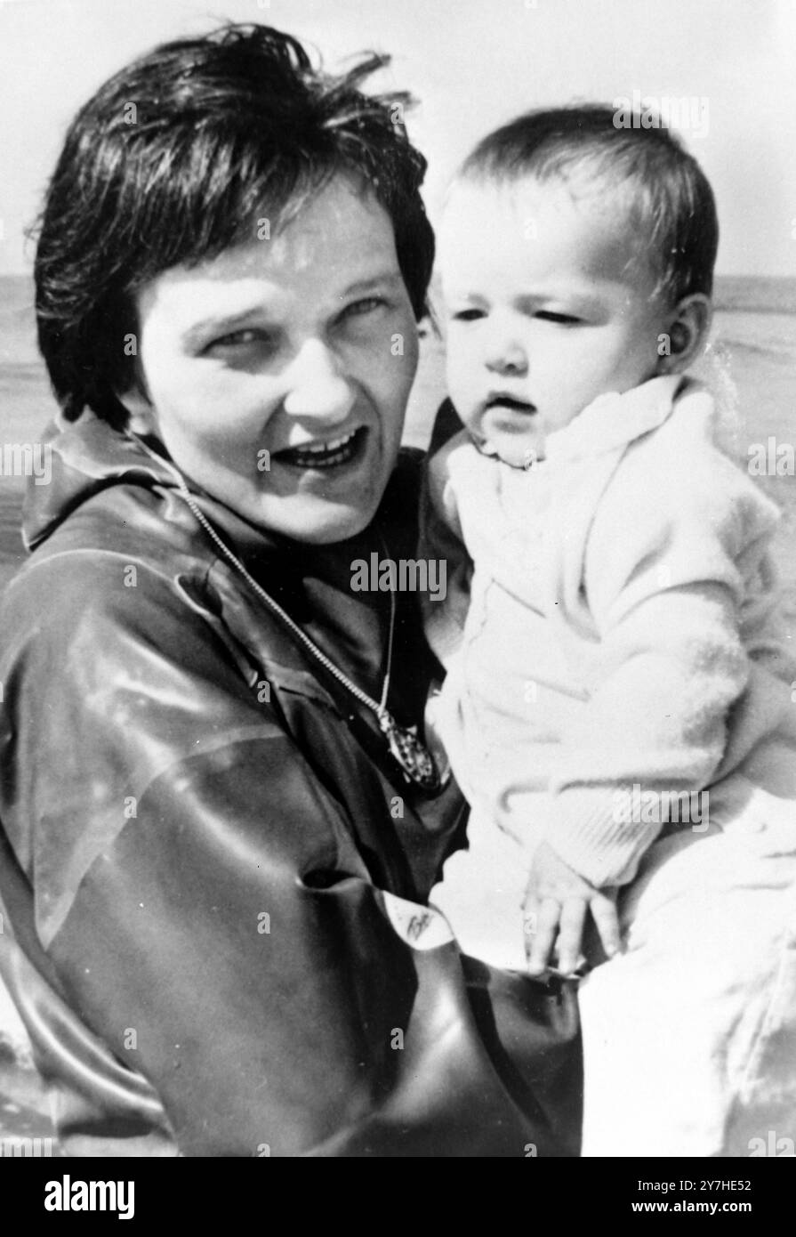 ATLANTIC SWIMMER BRITT SULLIVAN AND DAUGHTER BEFORE ATLANTIC SWIM IN ...