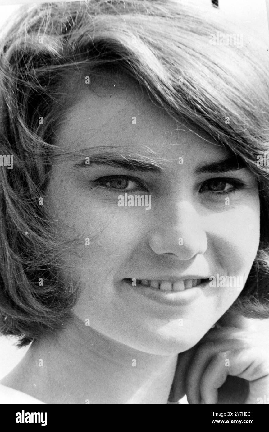 MICHELE TORRE PORTRAIT OF THE MOST ATRACTIVE GIRL IN THE FRENCH RIVIERA ...